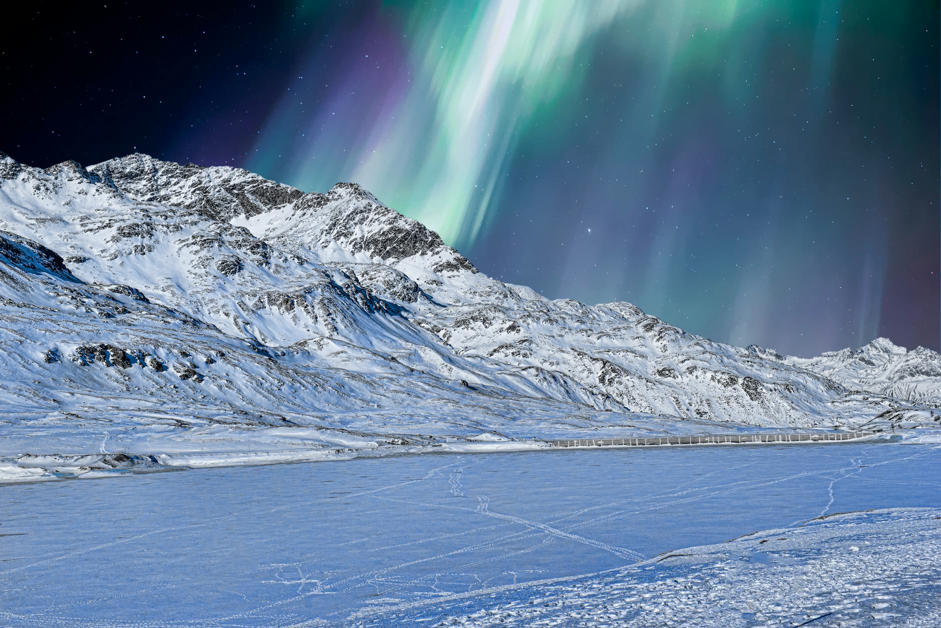 Northern Lights in Svalbard: Complete Guide | Arctic Norway Tours